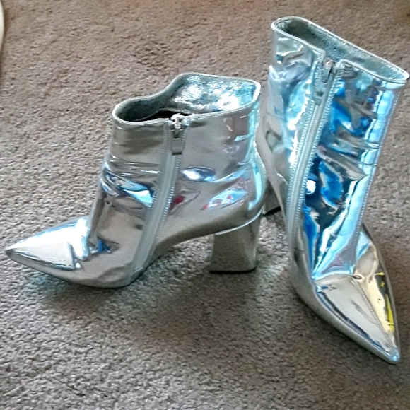 Shoes | Really Cute Vintage Style Silver Booties | Poshmark